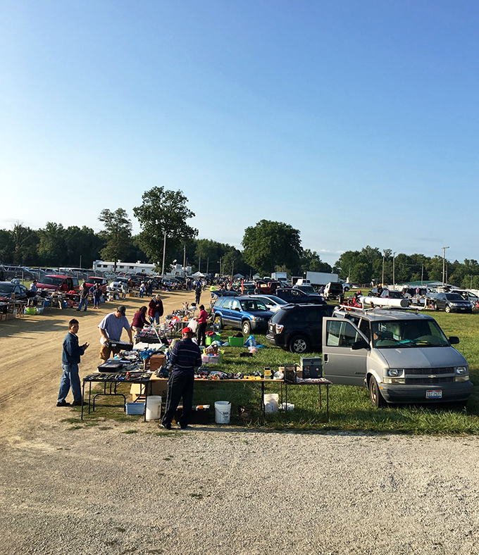 The great outdoors becomes a bargain hunter's paradise as vendors set up shop under clear Ohio skies. The thrill of the hunt knows no walls!
