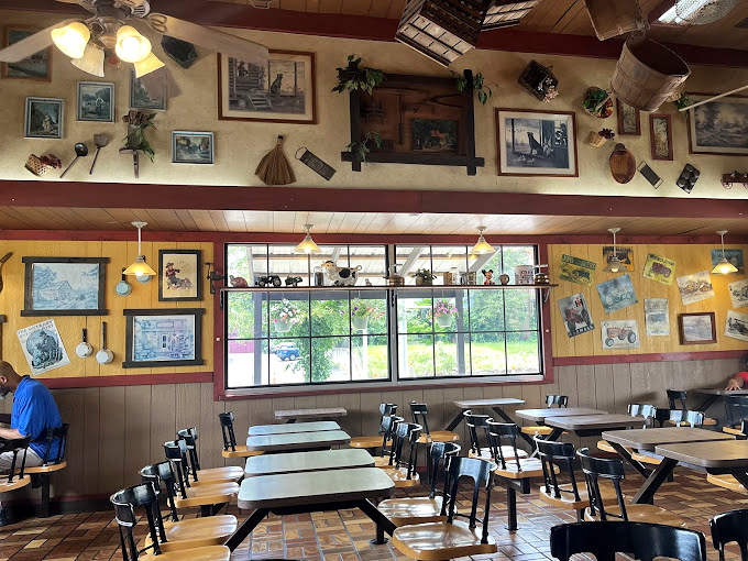 Vintage farm implements and nostalgic memorabilia transform the dining room into grandma's country kitchen&mdash;if grandma were a wing-frying genius.