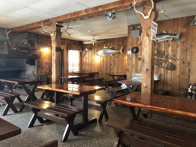 Wooden picnic tables and fish-adorned walls create the perfect no-frills backdrop for serious eating. This isn't d&eacute;cor&mdash;it's a lifestyle statement.