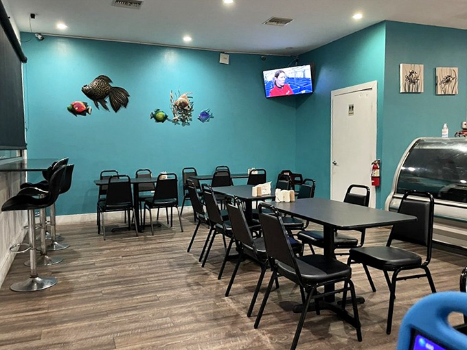 Aquamarine walls adorned with colorful fish create an underwater vibe that's both charming and unpretentious&mdash;exactly what you want in a place that lets the seafood do the talking.