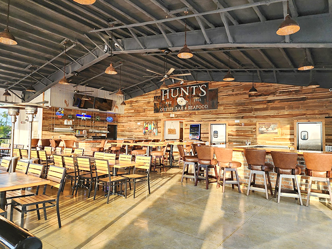 Inside, rustic wooden planks and simple furnishings let you know priorities are straight: the star attraction here is what's on your plate, not fancy d&eacute;cor.