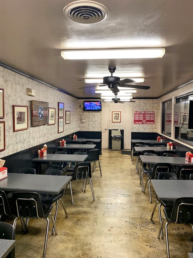 No-frills dining at its finest. This straightforward interior tells you everything about Stroud's priorities: it's the food that deserves the spotlight, not the d&eacute;cor.