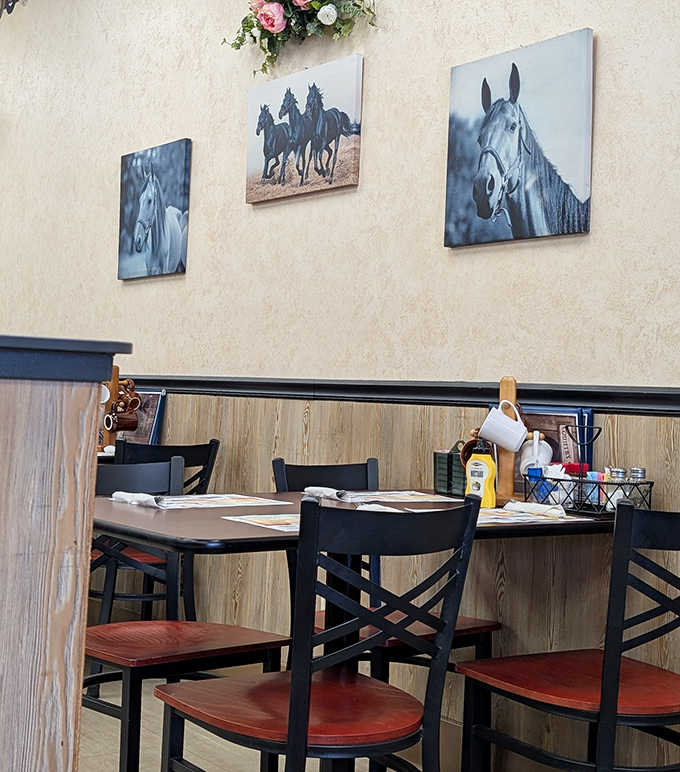 Horse artwork watches over diners like silent sentinels of Amish Country, while wood paneling creates that classic "grandma's dining room" warmth.