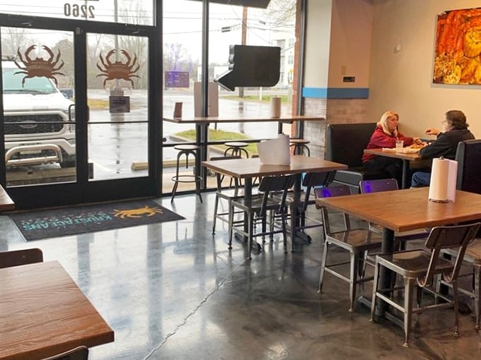 Simple tables, concrete floors, and zero pretension&mdash;just the way seafood should be served. The focus here is clearly on what's on your plate, not what's on the walls.