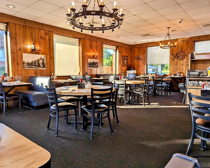 Inside, copper pots and warm lighting create that "Nonna's dining room expanded to seat 50" vibe that makes you instantly feel like family.