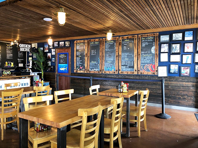 Wooden planks, nautical lighting, and chalkboard menus&mdash;this isn't maritime cosplay, folks. It's the real deal, where fishermen and foodies break bread together.