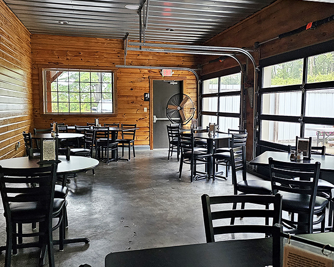 Warm wooden walls and concrete floors create an industrial-meets-cabin vibe. The kind of unpretentious space where memorable meals and conversations naturally unfold.
