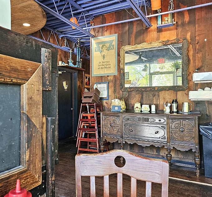 Rustic wooden walls, vintage furniture, and quirky decor create that rare atmosphere where hipsters and grandparents feel equally at home.