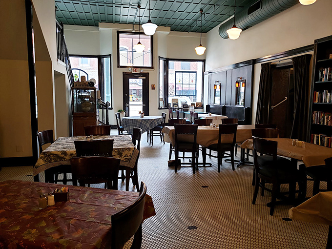 Warm pendant lighting, wooden floors, and that stone accent wall create the perfect backdrop for the real star&mdash;BBQ that makes you want to hug the chef.