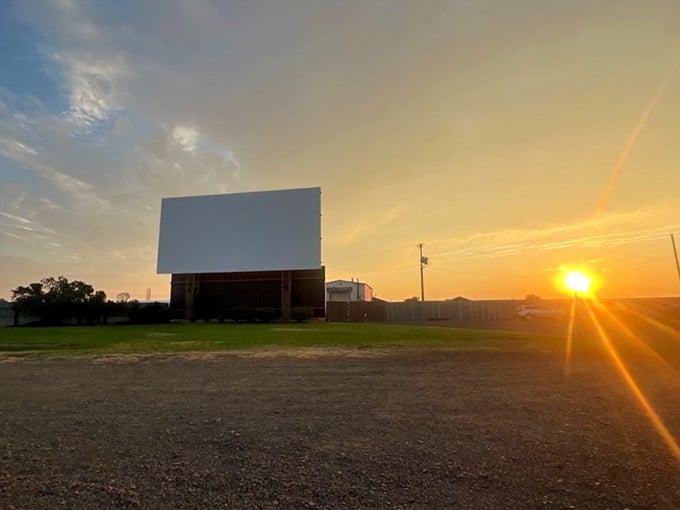 Nature provides the perfect pre-show entertainment with a spectacular sunset that no CGI could ever match. Hollywood, take notes.