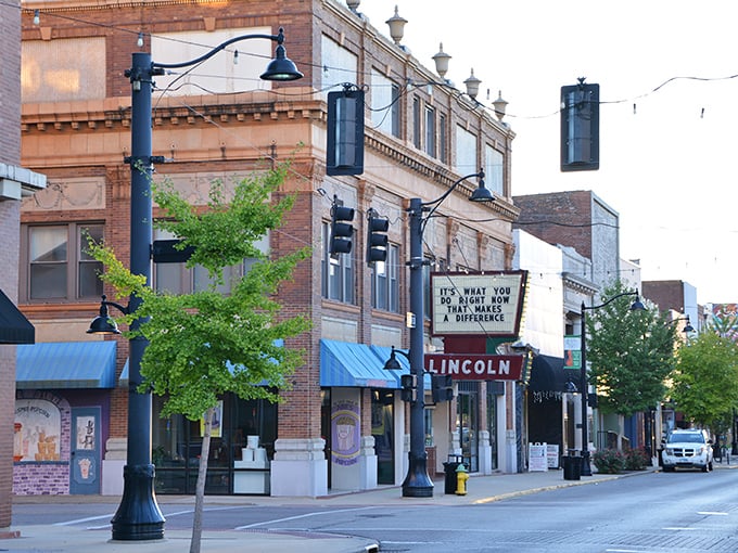 Belleville's wide streets and welcoming storefronts are like a warm Midwestern handshake. The kind of place where your retirement dollars feel right at home.