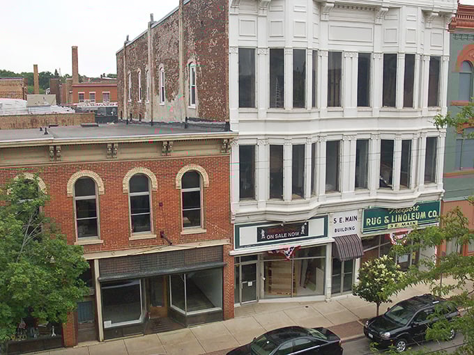 Freeport's downtown square buzzes with the perfect energy - lively enough to feel alive, peaceful enough to breathe.