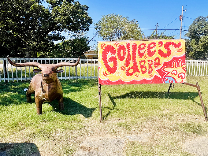 Goldee's iconic longhorn statue stands guard over BBQ paradise. Like a meaty Statue of Liberty welcoming hungry pilgrims to the promised land. 