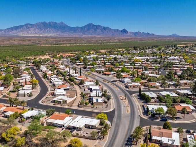 Desert living with breathing room! This planned community offers wide streets, mountain views, and enough space to finally get that golf swing perfected.