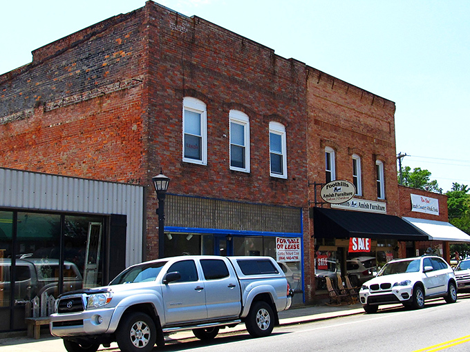 Landrum's storefronts look like they're waiting for a Norman Rockwell painting session. Pure Americana at its finest!