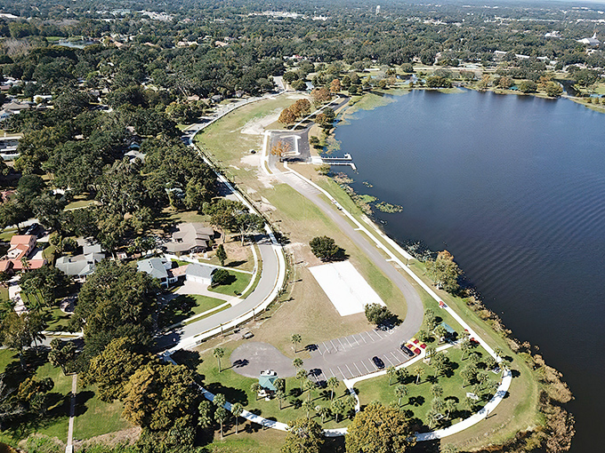 Leesburg's aerial view reveals a town where lakes outnumber the traffic jams beautifully. 