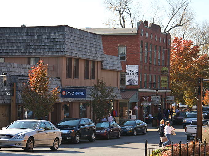 Nashville's charming downtown invites you to slow down and browse. That PNC Bank probably holds the funds for many an artist's dream!