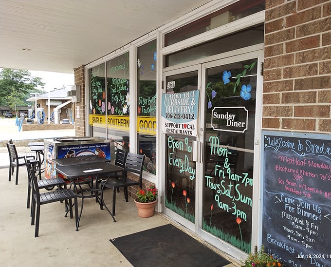 Hand-painted windows and homestyle promises &ndash; this Clayton gem looks like Norman Rockwell's breakfast fantasy come to life.