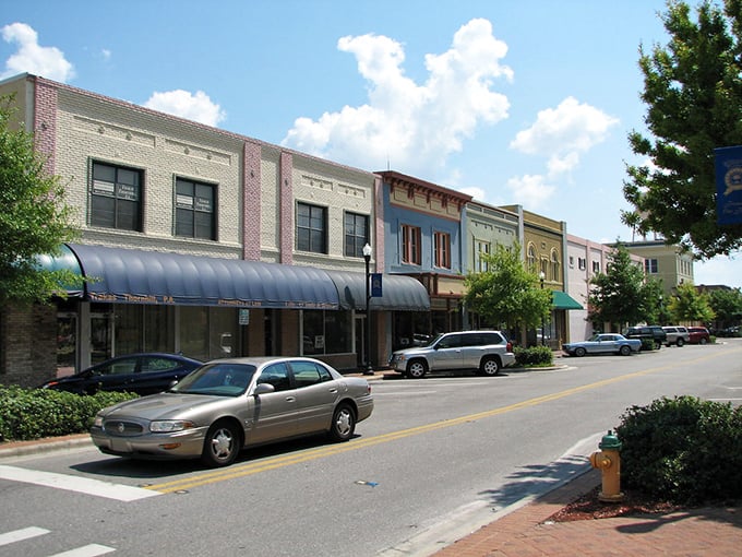 Winter Haven's main drag&mdash;where small-town charm meets "Andy Griffith Show" vibes without the whistling.
