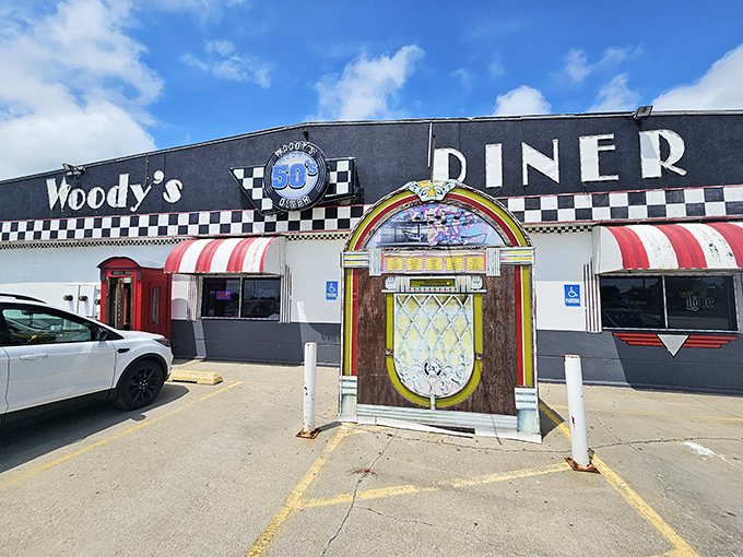 Woody's 50's Diner flaunts its nostalgic charm with that jukebox entrance&mdash;Elvis would approve of this time capsule.