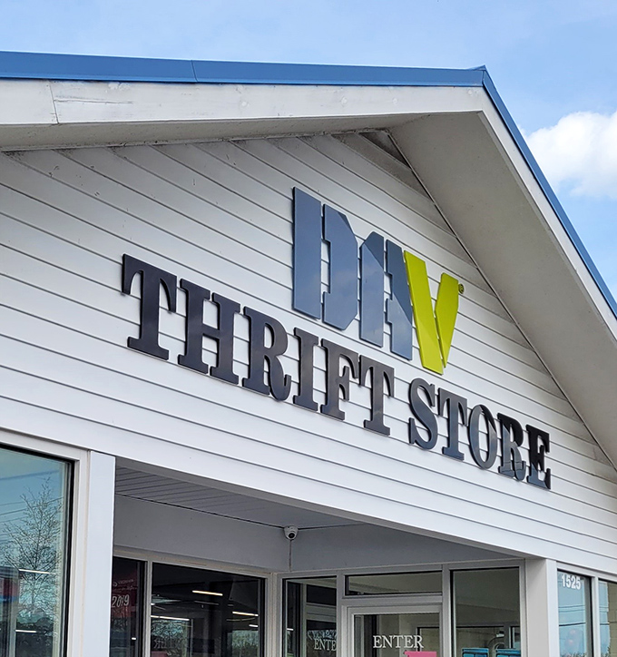 That bold "DAV" sign might as well say "Buried Treasure Inside" for savvy Virginia Beach bargain hunters.