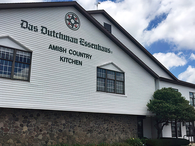 When "Amish Country Kitchen" is painted on the side, you know serious comfort food awaits inside. 