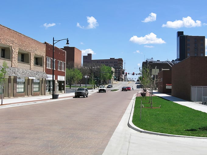 Main Street Decatur offers that perfect small-town vibe&mdash;where parking is plentiful and smiles are free.