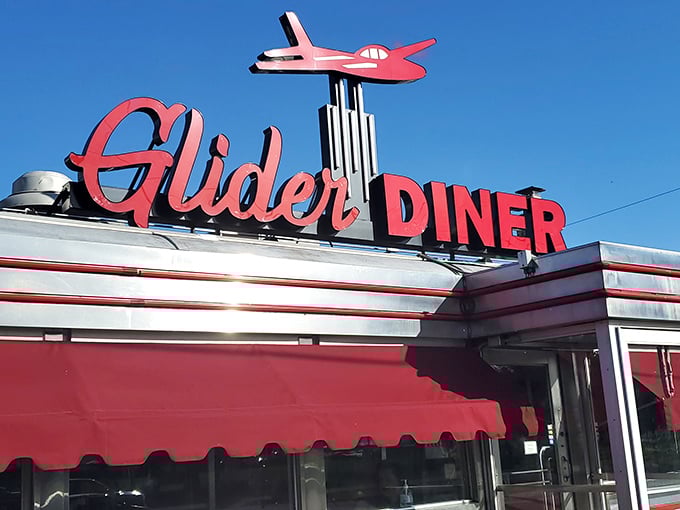 That red airplane on the Glider Diner's roof isn't just for show&mdash;it's pointing directly to pancake paradise.