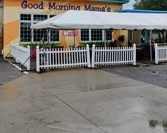 Good Morning Mama's: That white picket fence isn't keeping anyone out&mdash;it's corralling hungry folks toward technicolor breakfast bliss.
