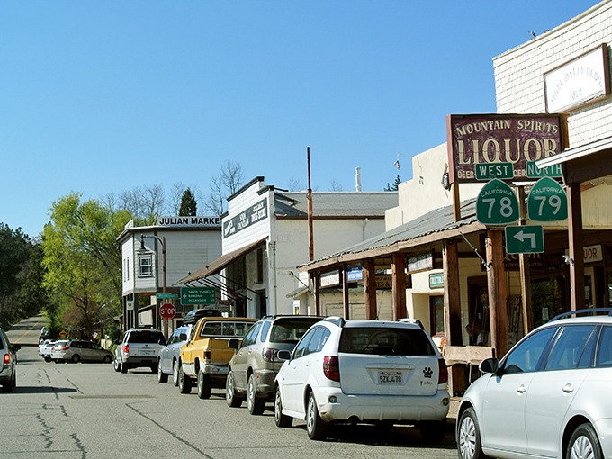 Mountain Spirits Liquor stands guard in Julian like it has for decades. The perfect small-town backdrop for your next holiday card.