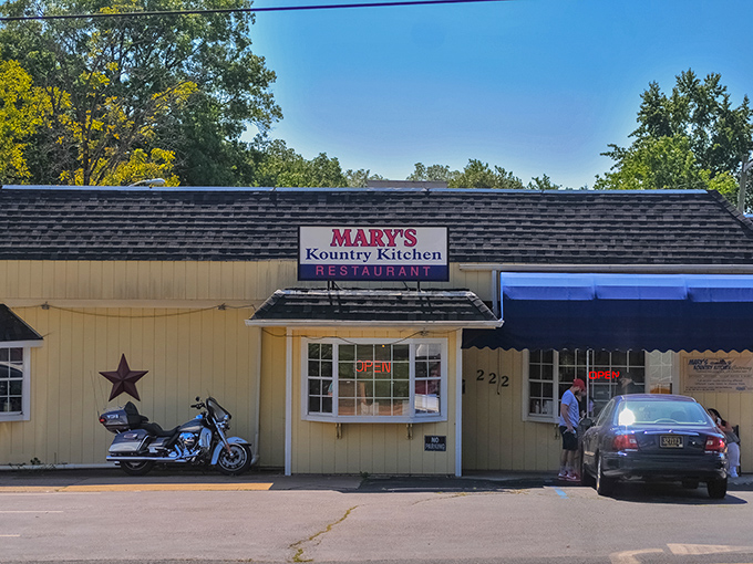 Mary's Kountry Kitchen: Country charm in the city! Behind that star-adorned facade lies biscuit heaven that would make your grandma jealous.