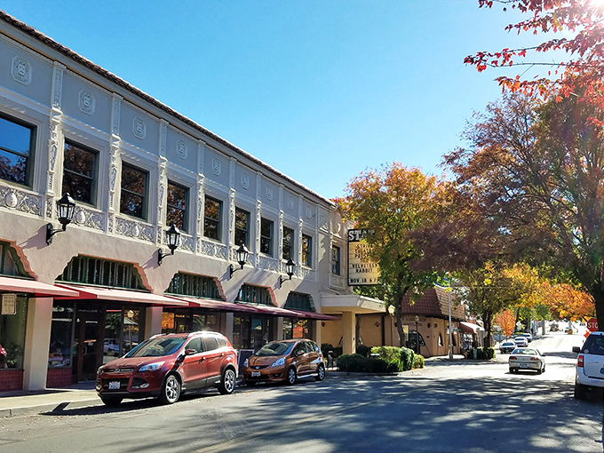Fall in Oroville paints the town in nature's warmest palette. Those autumn trees could give Vermont a run for its money &ndash; California style, without the frostbite!