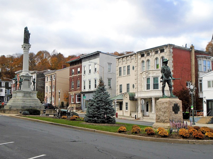 Historic buildings and quaint monuments give Pottsville its character&mdash;proof that retirement rich in beauty doesn't require a rich retirement fund.