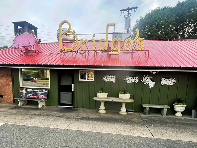 The golden "Bridges" sign glows against the red roof like a barbecue bat signal. Those flying pigs aren't just decoration—they're a preview of how heavenly the food is.