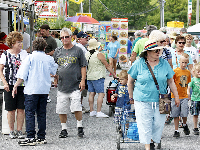 Where crowds and canopies create magic! Rogers Market transforms ordinary weekends into extraordinary adventures in discovery.