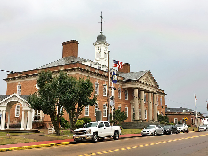Savannah's stately courthouse commands respect with its red brick and white dome. Norman Rockwell couldn't have painted a more perfect small-town scene.