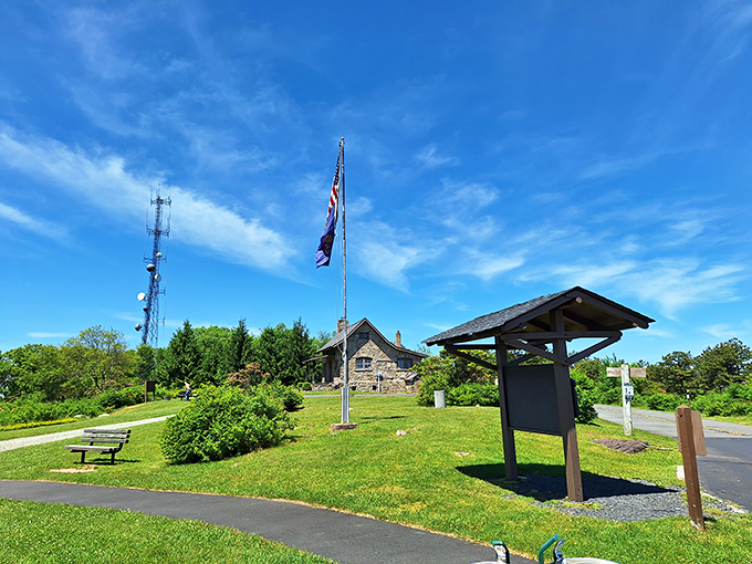 Blue skies, American flag snapping in the mountain breeze, and a visitor center that looks like it was built by determined pioneers with excellent taste.