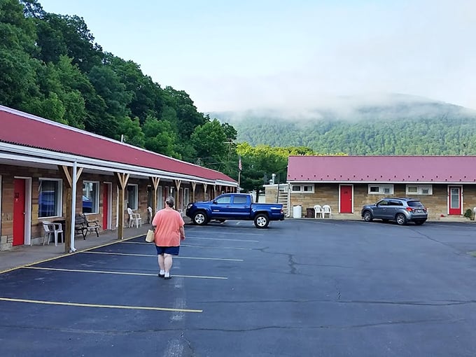 The Buttonwood Motel offers mountain views with your morning coffee that luxury hotels would feature in $500-a-night brochures&mdash;yet here it's just Tuesday.