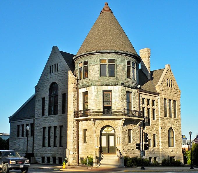 This stone castle-like structure isn't guarding royal treasures&mdash;just Quincy's rich history. The turret alone deserves its own Instagram account.
