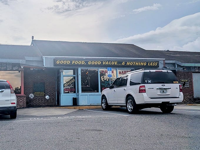 Good food, good value... nothing less isn't just a slogan—it's practically the town motto. This unassuming spot delivers homestyle cooking that grandma would approve.