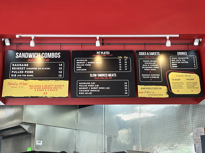 When menu boards speak this clearly, you know the pitmasters aren't messing around with their craft.