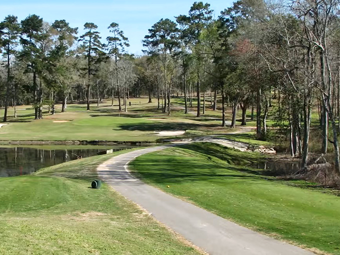 At Quincy Golf Club, nature and recreation find perfect harmony. The only water hazard more beautiful than frustrating.