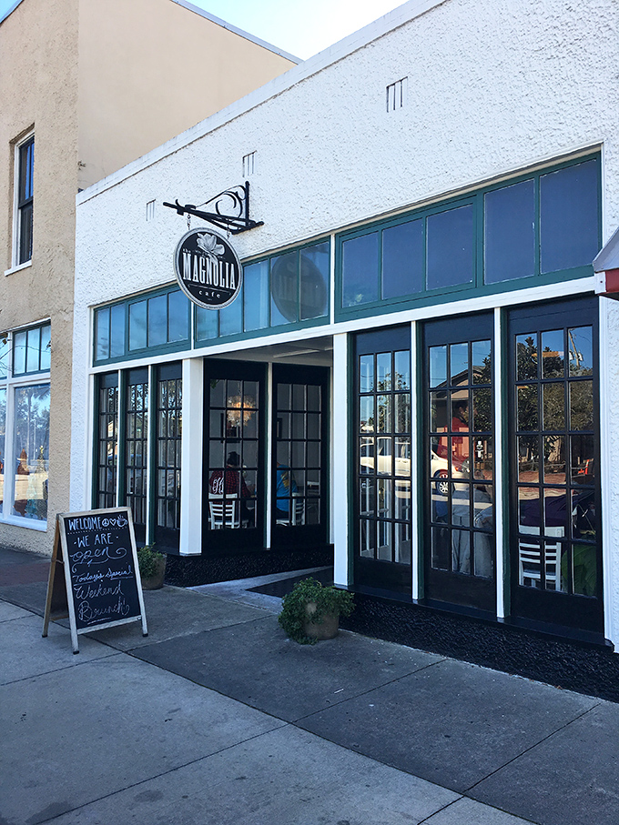 The Magnolia Caf&eacute; brings a touch of urban sophistication to Palatka's historic downtown, without the big-city price tag that usually follows. 