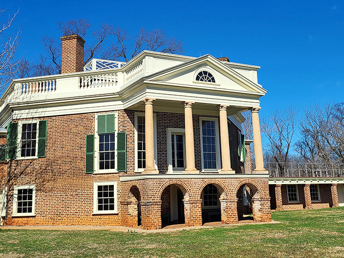 Thomas Jefferson's architectural genius shines through every column and curve of this magnificent historic retreat.