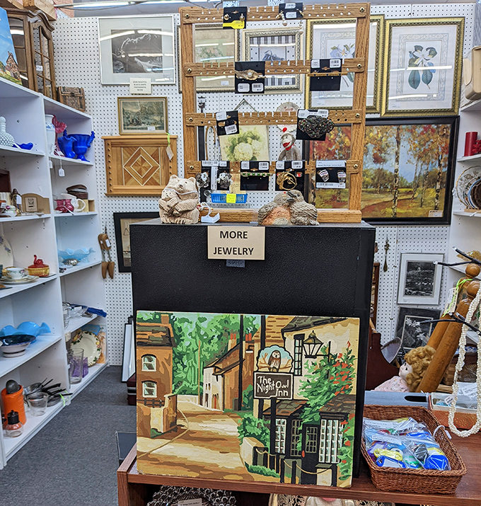 From vintage paintings to delicate figurines, each booth tells a different story&mdash;like a time-traveling department store curated by history itself.