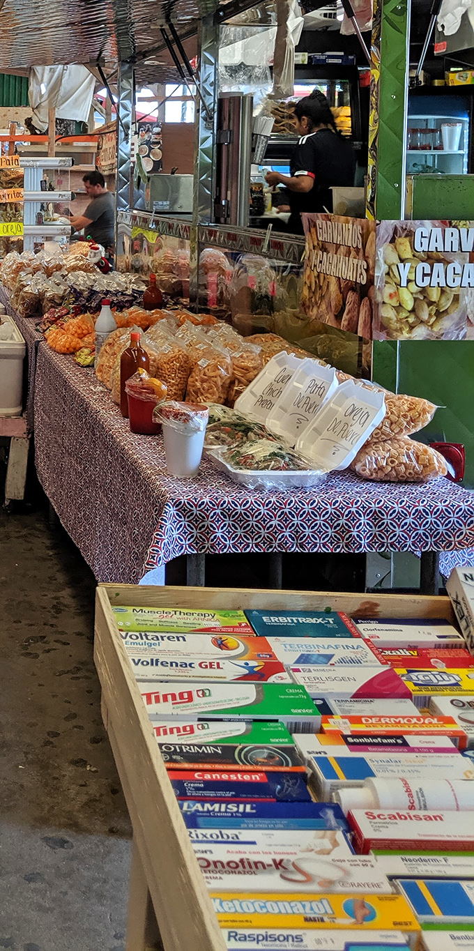 A feast for both eyes and stomach awaits! Traditional Mexican snacks and spices line colorful tables, tempting shoppers with authentic flavors.