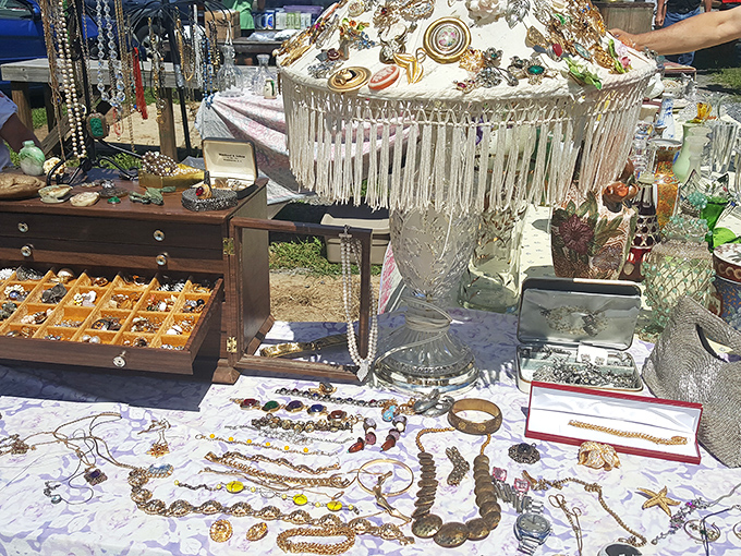 Jewelry hunters, prepare to lose track of time! This dazzling display of vintage accessories would make Elizabeth Taylor herself stop for a second look.