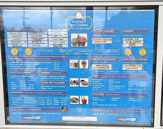 Decision paralysis has never been so delicious! The extensive menu board offers everything from classic scoops to creative sundaes.