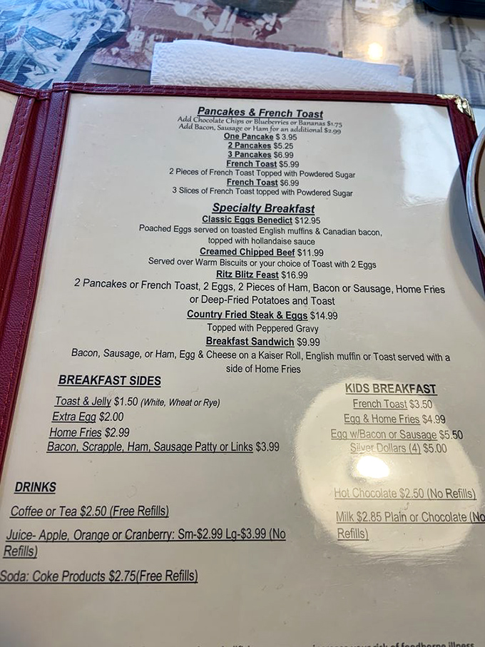 A menu that doesn't mess around—from steaks to seafood platters, this is American comfort food in its natural habitat.