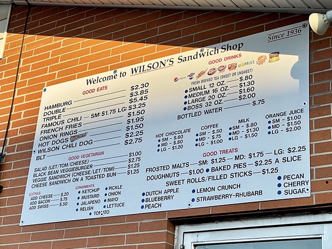 This menu board is the roadmap to happiness. Notice how "Famous Chili" gets its own special billing? Trust that recommendation.